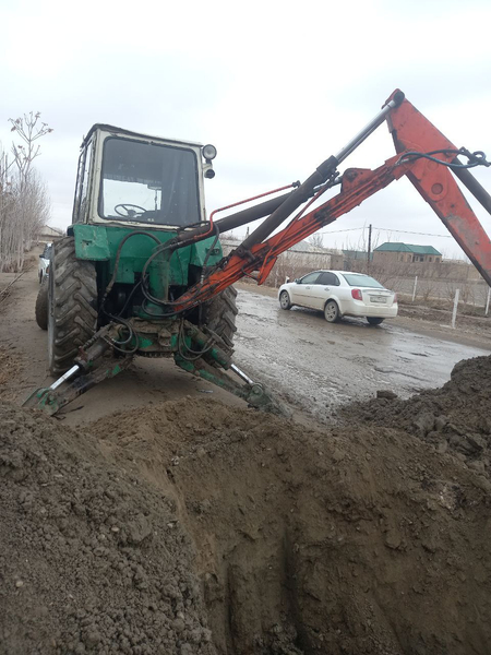 ЮМЗ экскаватори сотилади .
