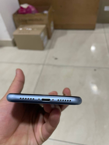 iPhone Xr sotiladi