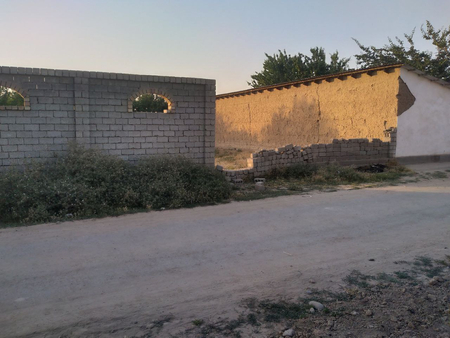 Uchastka sotiladi
