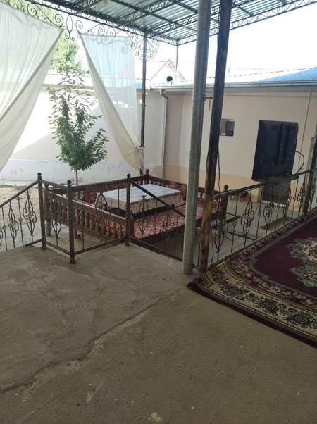 Uchastka hovli 3 sotix 5 xona 3 ta podvol navesli shinam hovli ipoteka