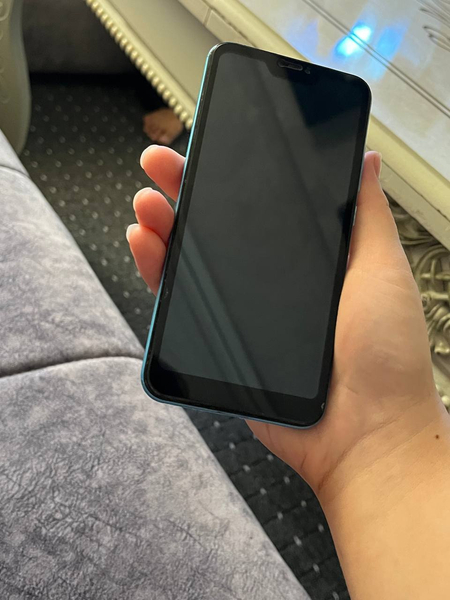 Продаём телефон MI A2 Lite