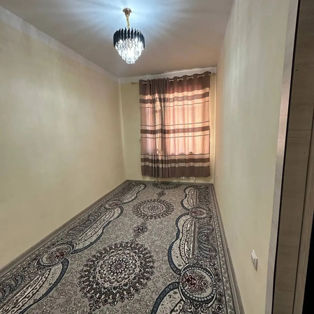 8 mkr da joylashgan 2 xonalik 2 qavatdagi 55 kv lik kvartira tez sotil
