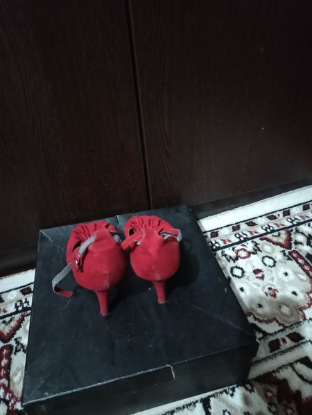 Продаются босоножки