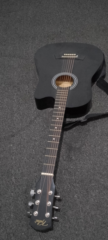 Gitara 38 raz 750 ming kelishamiz remin gʻilob bor 15 kun buldi olgani