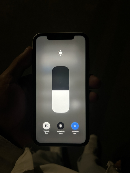 Iphone xr rangi oq ideal usiliniy qoyilgan 64gb kar dok bor 100% real