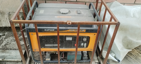 генератор Kipor KGE 650E .    
В рабочем сочетании.
Свет желтый.