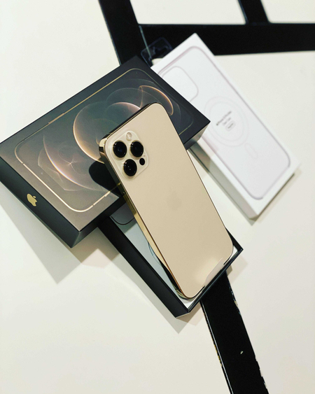 продаю iPhone 12 pro