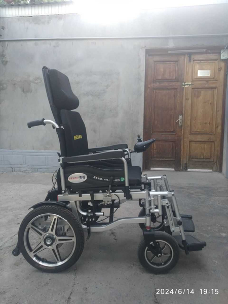 Imkomiyati cheklangan va qariyalar uchun matorli o'zi yurar arava
