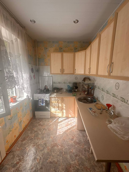 Продаётся 1/1/5 на массиве Ахмад Югнакий ТТЗ, балкон 2х3