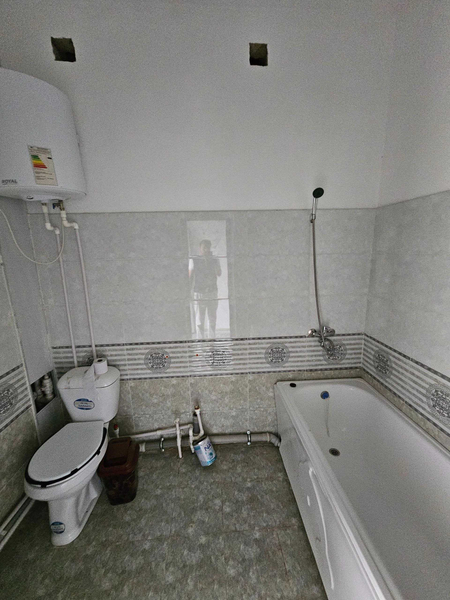 2 xonali 50m² 2-qavat uy sotiladi.