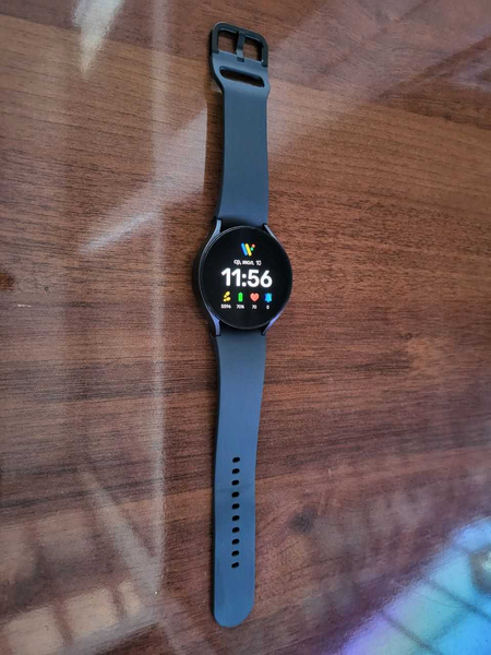 Продаю Samsung galaxy watch 6 44mm
