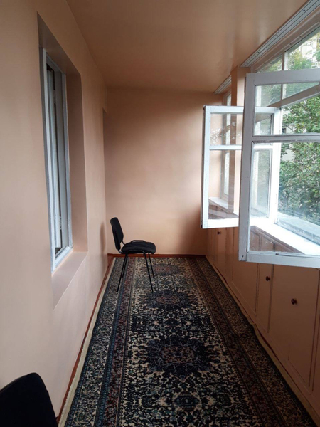 Продается срочно. Чиланзар - 25 2-5-5 балкон 2х6