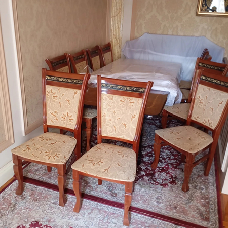 Продаётся стол и стулья в идеальном состоянии
