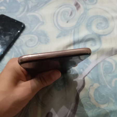 Samsung j4+sotiladi