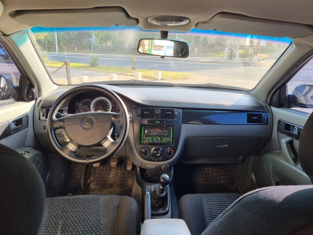 Lasetti 1.8 sotiladi