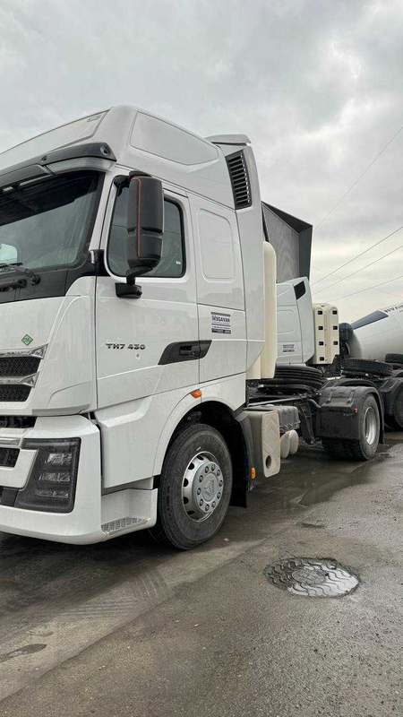 HOWO T9 2023 4x2 naxt xolatda Megavan