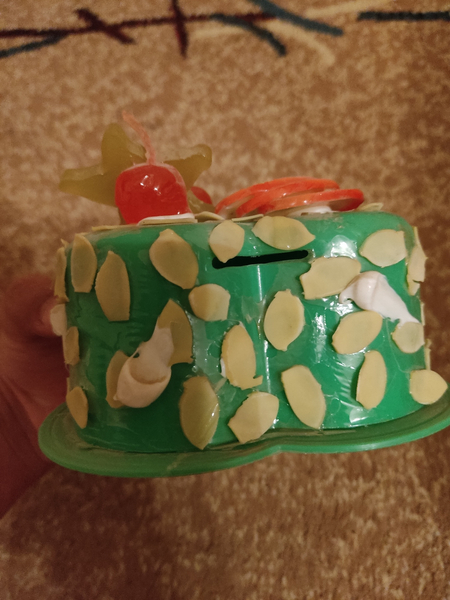 Копилка с фруктами