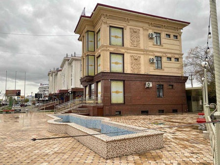 Mehmonxona sotiladi
