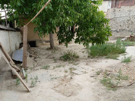 Limanadniy ko'chasida zudik bilan hovli sotiladi!