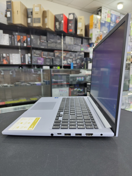 Asus Vivobook 15 (i5-1235U/8/512)