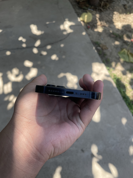 Iphone sotiladi srochna