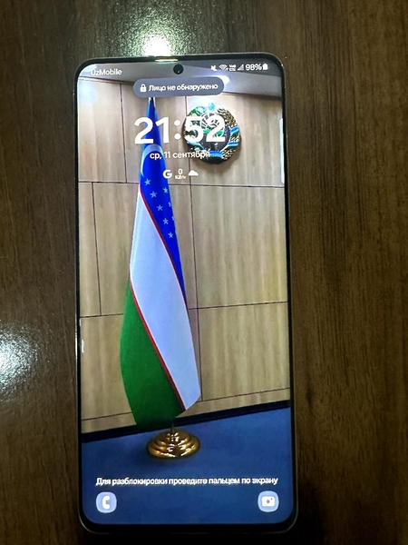 Samsung A82 5G  120Hz sotiladi