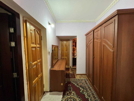 Паркентский рынок 2/8/9 в среднем состоянии 63 м² общий коридор