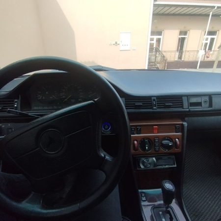 Mercedes-benz w124 E300