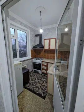 Чилонзор 17 продам срочно 2ком 50м2 3этаж
