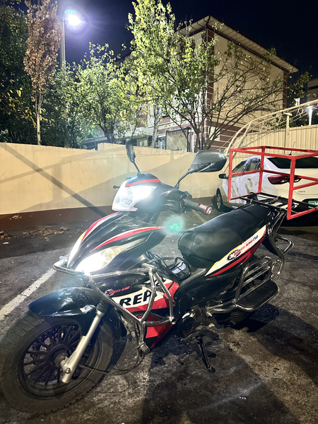 Motosikil sotiladi