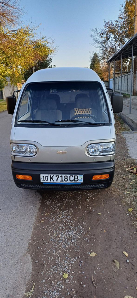 Damas srochno sotuvda