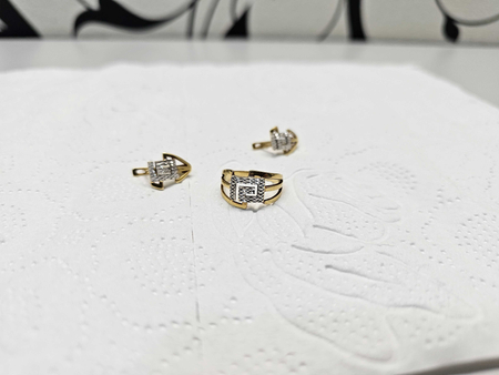 ПРОДАМ Кольцо и Серьги (Комплект VERSACE) ЗОЛОТО 585 Пробы / 7.65 Грам
