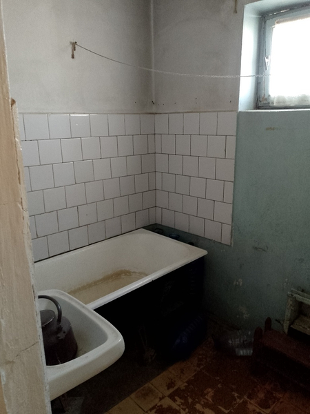 Продаётся Квартира 2х ком 4 этаж на Джуне в Янгиюле