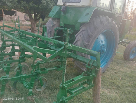 Ymz traktor sotiladi