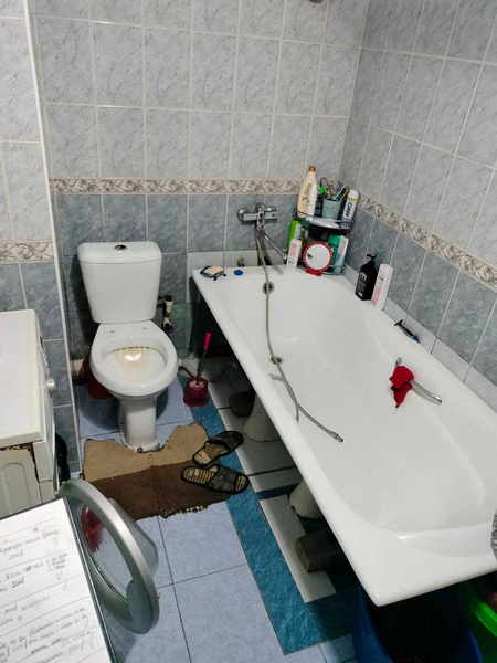 Продаю 2 этажную 3 комнатную квартиру по улице Бабура