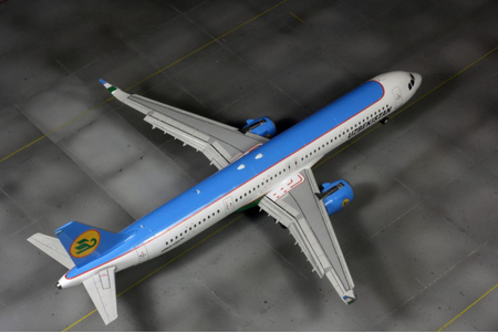 Ручная модель Airbus A321 – Uzbekistan Airways (масштаб 1/144)