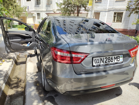 Lada Vesta ideal xolatida 2019-yil, Full oxirgi pazitsiyasi ROBOT.