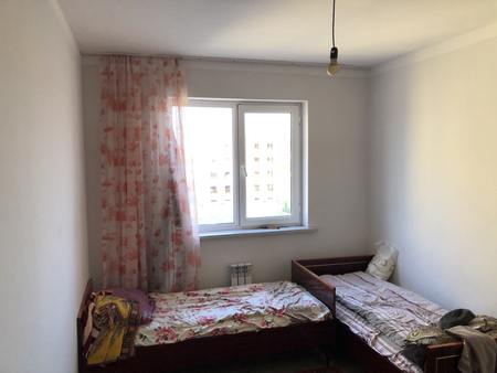 Qibray tumani Mehnat mahallada 2 xonadi 4 etajda 5 etajli dom uy sotil