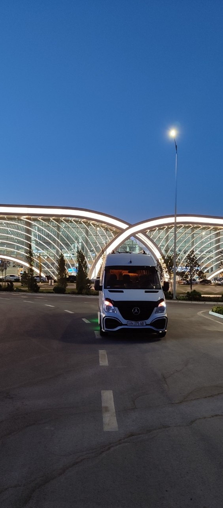 Hyundai Staria 2023 guide with transport