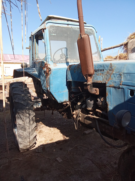MTZ traktor sotiladi