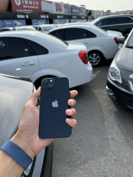 Iphone 13 128gb tyomniy siniy rangi LL/A 86% kor dok bor srocno sotlad