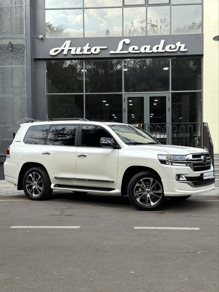 TOYOTA Land Cruiser 200 Executive Lounge