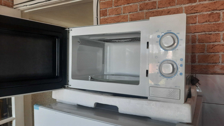 Продаются три микроволновки Samsung 2шт. Panasonic 1шт