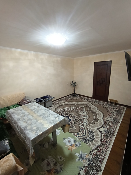 Radugada srochna kvartira 2xonali sotiladi. arentir Karzinka orqasi
