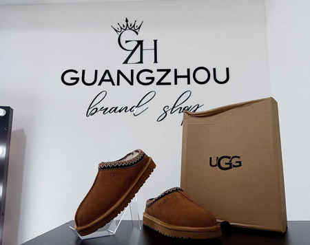 UGG 