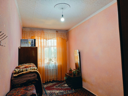 Bir podyezdda qarama-qarshi joylashgan 2 ta 2 xonali uy sotiladi