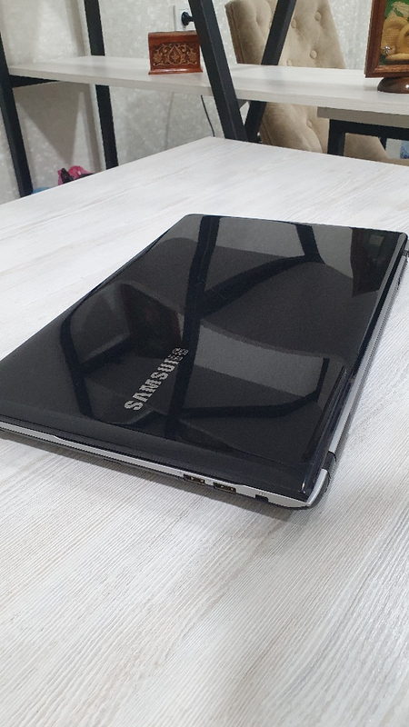 SAMSUNG Noutbuk.
