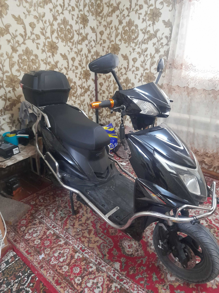 Skuter elektr moto