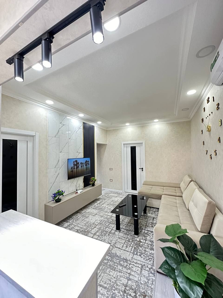 Чиланзар7 2х комнаты меб+тех евро балкон 1.5*3 не торец площадь 45