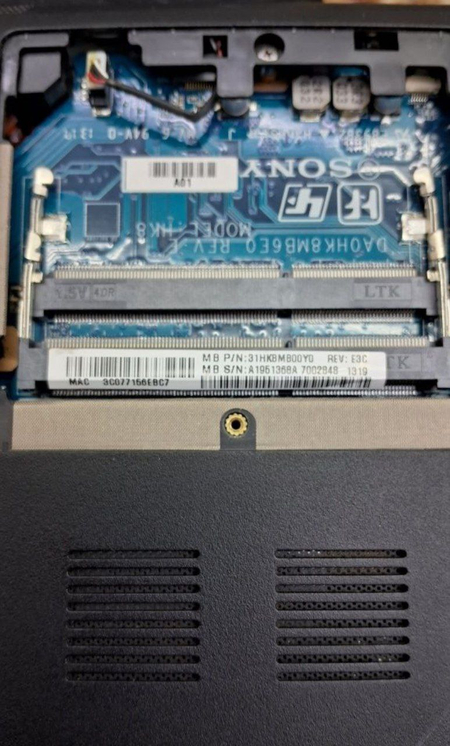 Не рабочий ноутбук Sony VAIO. Без АЗУ, Без харда, без аккумулятора.